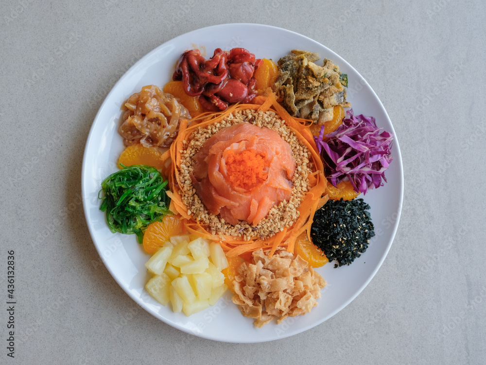 Delicious and colorful display of Chinese prosperity cuisine / Yee Sang ...