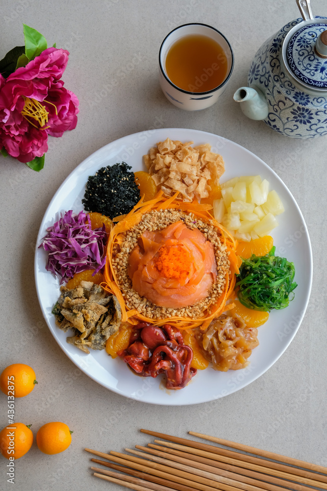 Delicious and colorful display of Chinese prosperity cuisine / Yee Sang ...