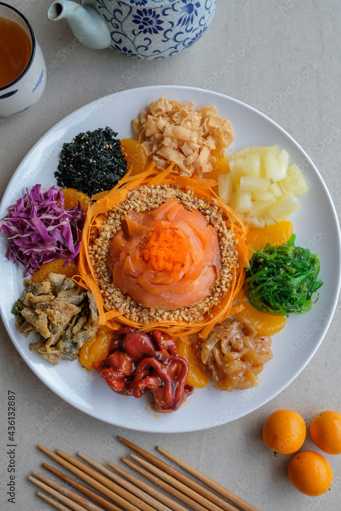 Delicious and colorful display of Chinese prosperity cuisine / Yee Sang ...