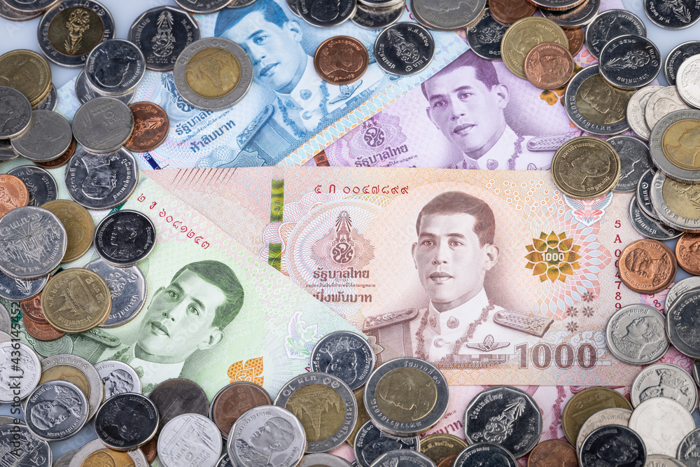 Foto de Thai bank notes and coins in the current version. The complete ...