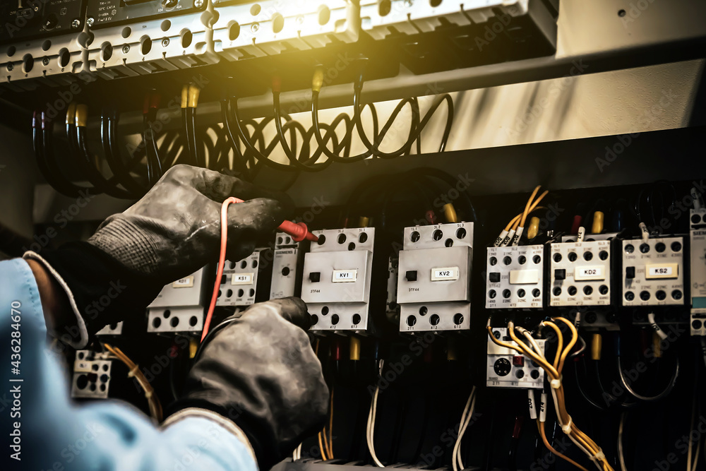 Electricity and electrical maintenance service, Engineer use meter ...