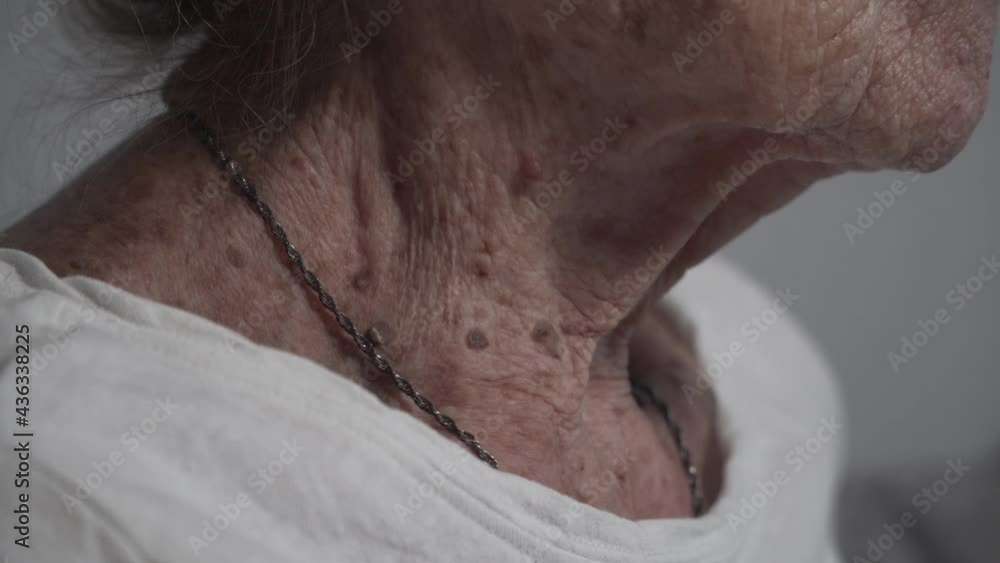 Close-up pulse on neck of senior 90-year-old woman. Pulsating artery ...
