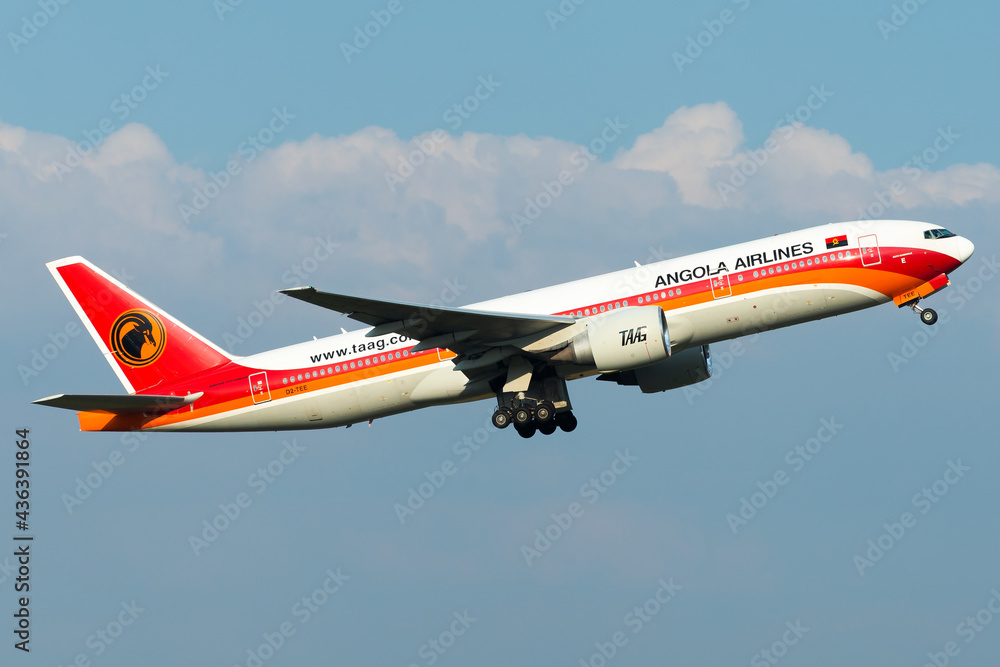 TAAG Angola Airlines Boeing 777 aircraft departing to Luana, Angola ...