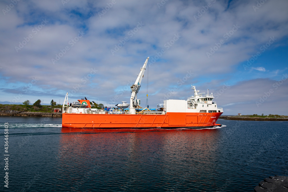 MS Svealand is a Cargo / Container ship with a dead growth capacity of ...