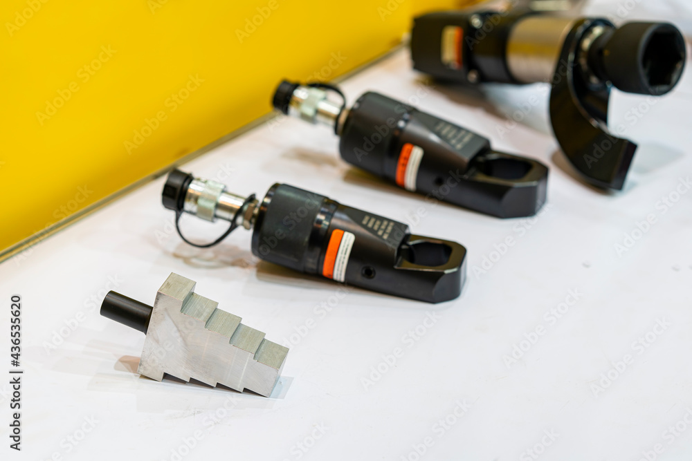 Metal stepped safety block equipment of hydraulic spreader wedge for ...