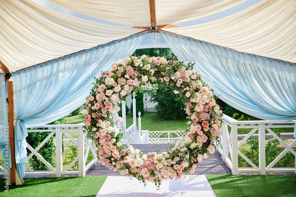 Wedding circular arch for the wedding reception of the marriage Stock ...