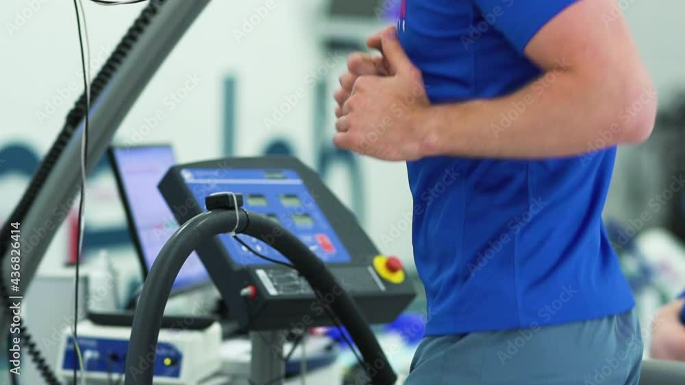 Man athlete going trough the Vo2 Max testing on treadmill in modern ...