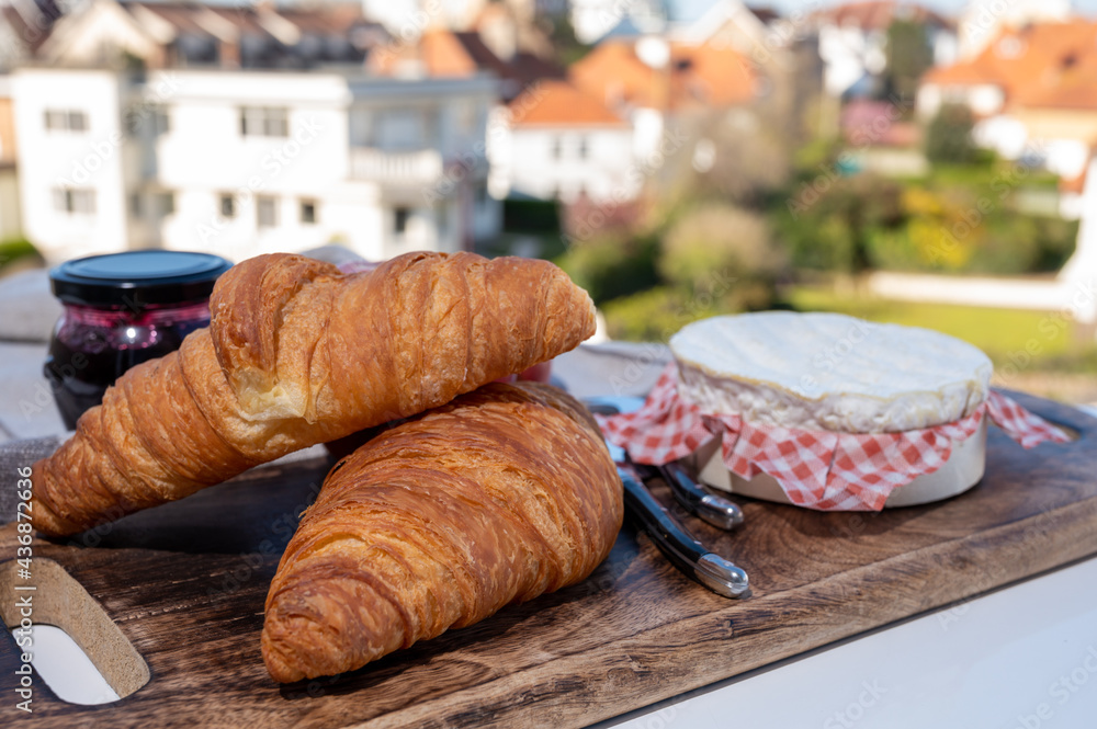 Foto de French breakfast with fresh baked croissants and cheeses from ...