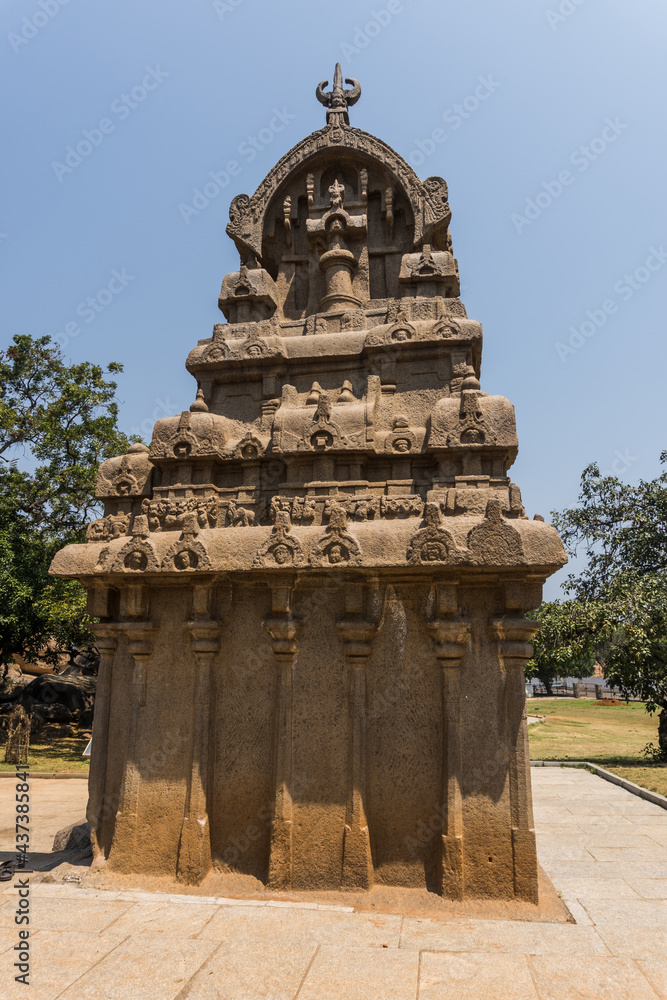Foto de Pancha Rathas Hindu Temple. Pancha Rathas is a monument complex at Mahabalipuram, on the ...