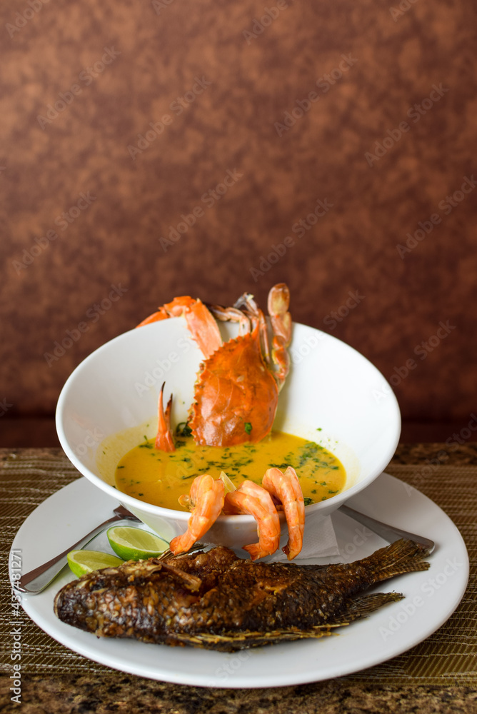 Tapado, sopa de mariscos, leche de coco y platano. Plato Tipico del ...