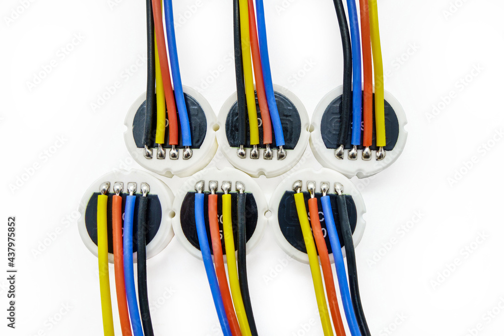 Pressure sensors with connecting wires arranged in conceptual way on ...