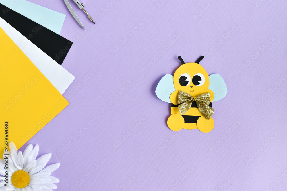 DO IT YOURSELF. DIY bees made of colored paper with kids at home. Step ...