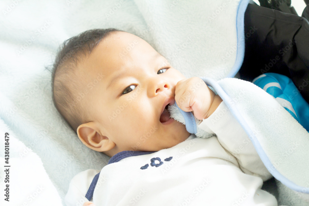 newborn boy putting fingers on mouth touching gums because toothache at ...