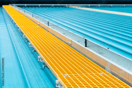 Ground Bonding for Aluminium cable tray.Cable connected to electrical ...