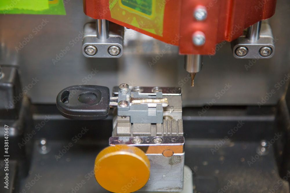 Electronic machine for copying and making car keys with a milling ...