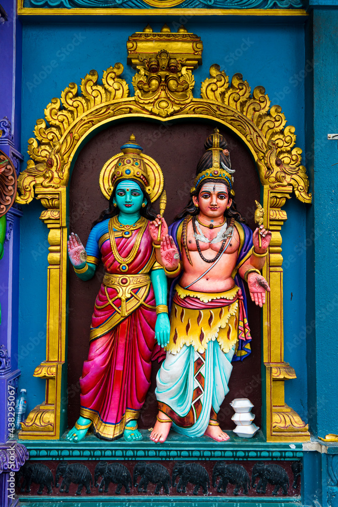 Foto de Hinduism Architecture and Statue of Batu caves - one of the ...