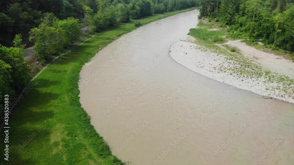 Der Fluss Thur bei Hochwasser im Thurrank, Alten Stock Video | Adobe Stock