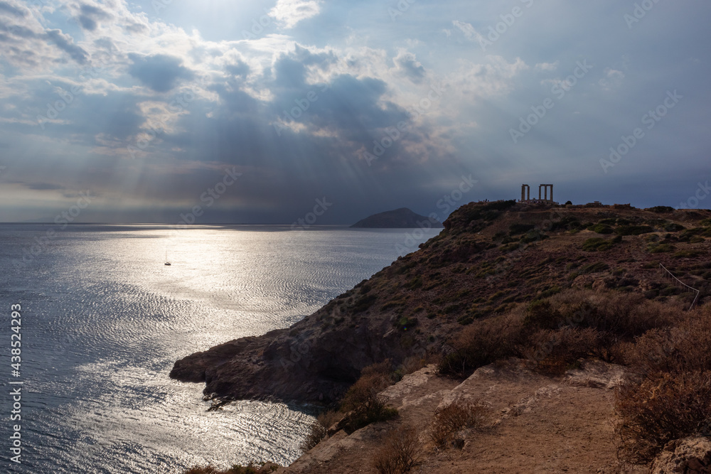 Zdjęcie Stock: Sunset over the Temple of Poseidon at Cape Sounion ...