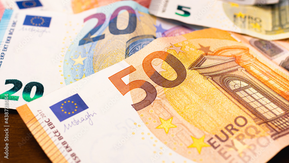 Dinheiro, EURO - EUR. Moeda corrente da União Europeia. Cédulas de ...