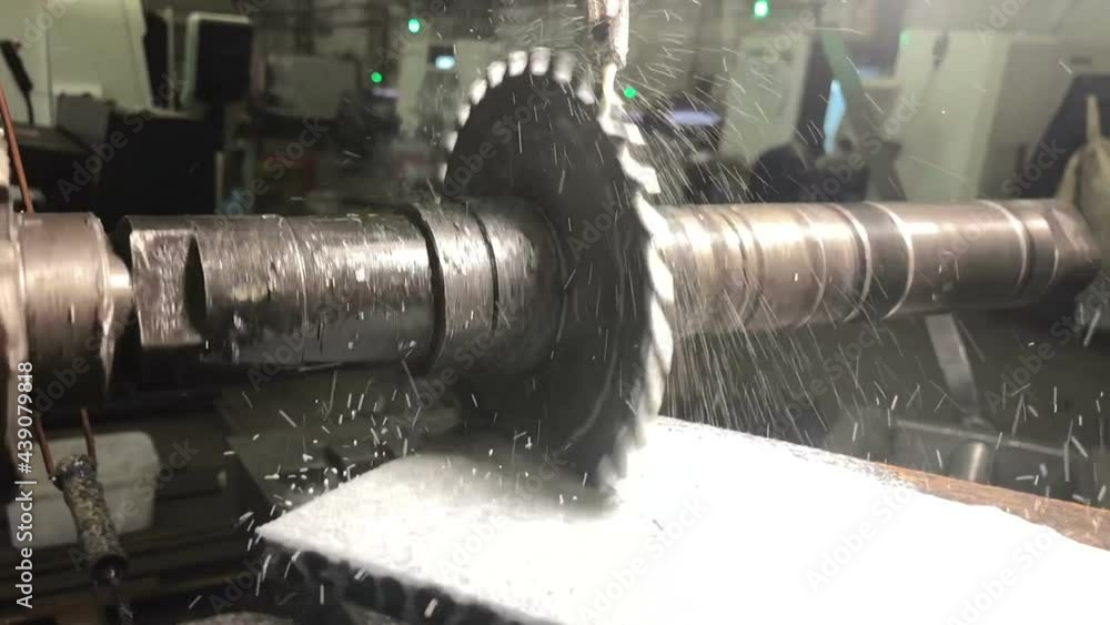 Metalworking.disk detachable mill cuts detail on universal horizontally ...