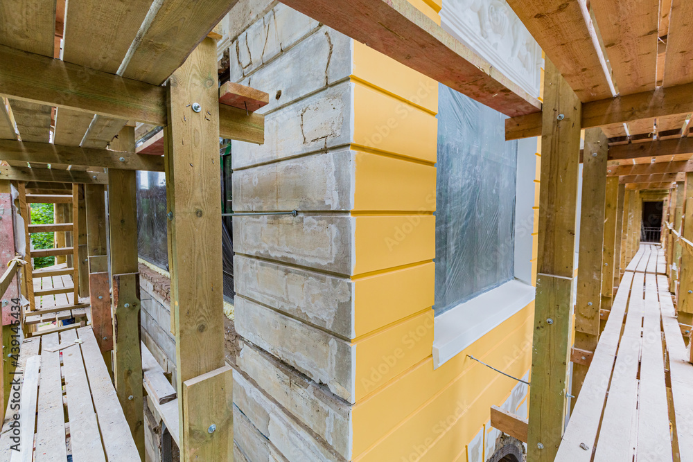 Wooden platform for plastering, stuccoing and painting and painting ...