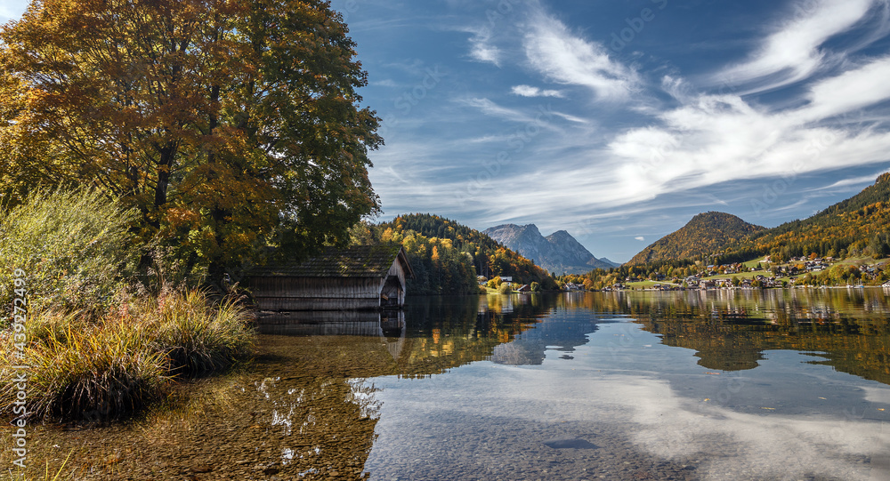 Beautiful Sunny day in Alps. wonderlust view of highland lake With ...
