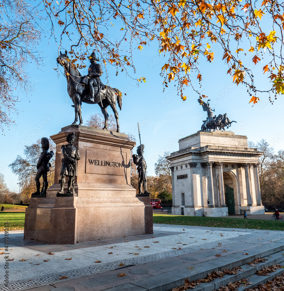 The Wellington Arch, Royal London, England. The Quadriga-topped ...