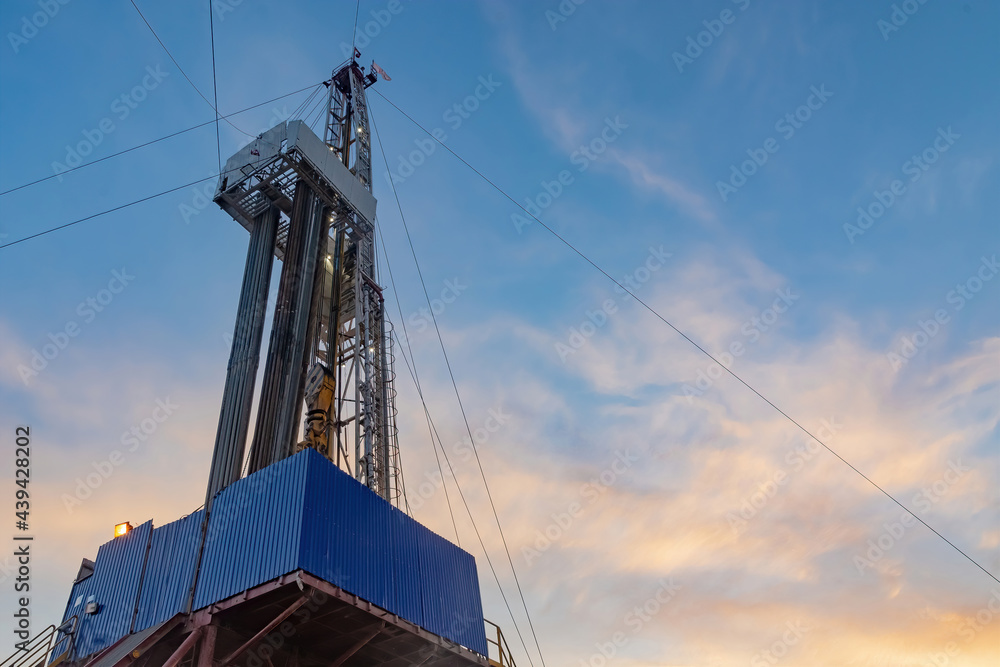 Drilling rig for drilling wells for oil and gas. General detailed view ...