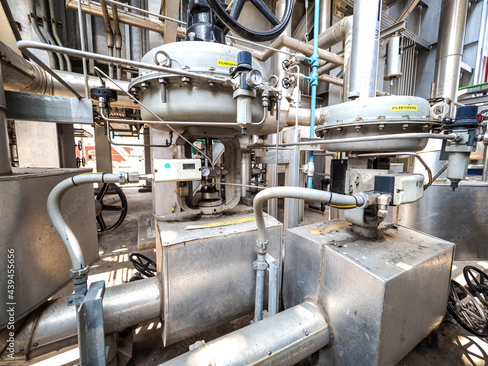 Control valve for control flow and pressure of process condition such ...