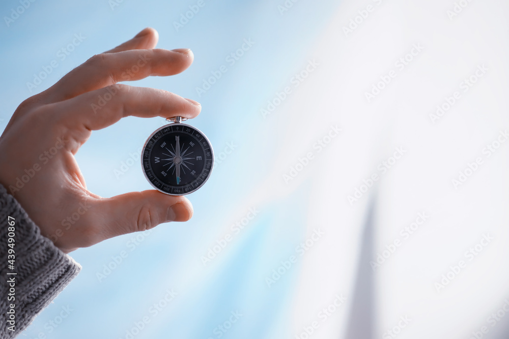 Travel concept. Magnetic compass in the hand. Retro navigator in hand a ...