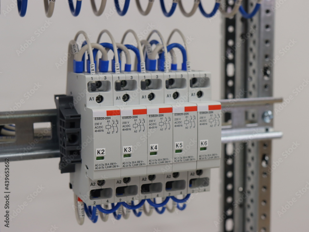 Installation of an electrical panel with difautomatics and automatic ...