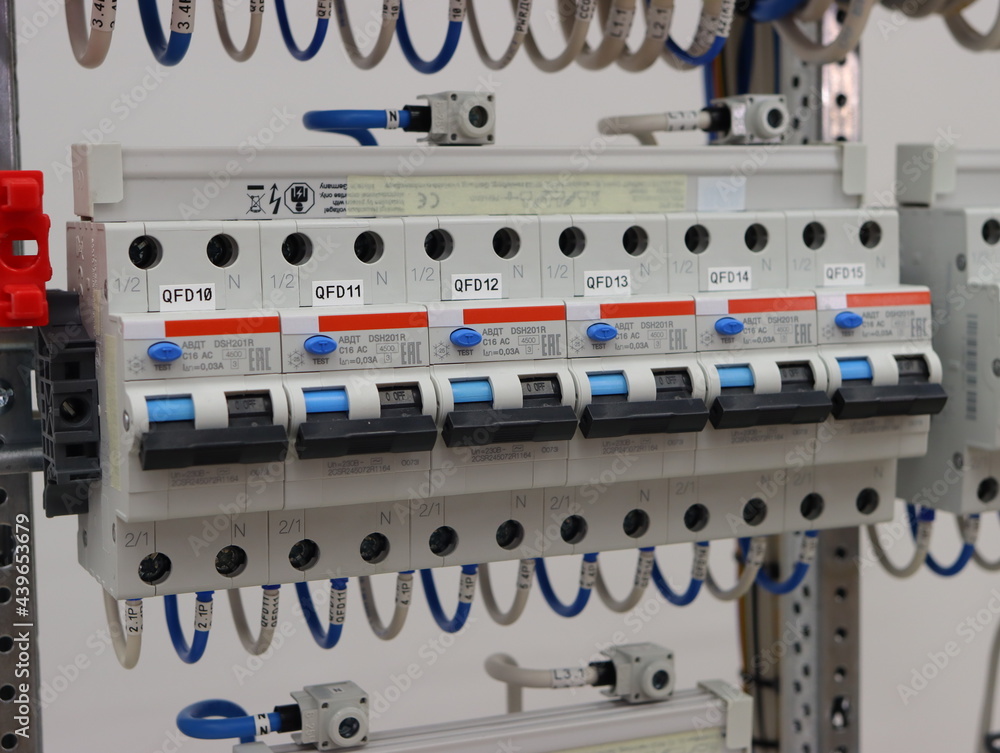 Installation of an electrical panel with difautomatics and automatic ...