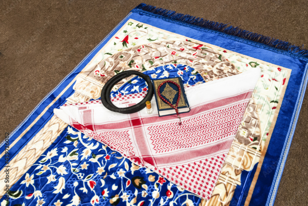 Set of Islamic religious prayer accessories,Quran rosary Agal shemagh ...