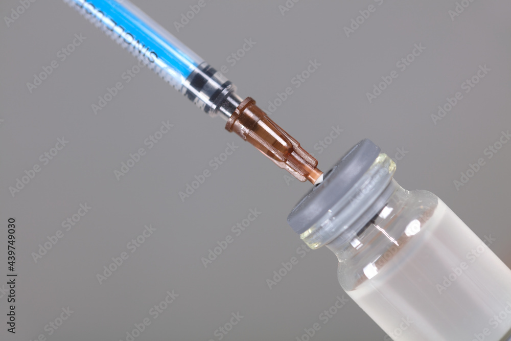 The needle is inserted into the medicine bottle to absorb the liquid ...