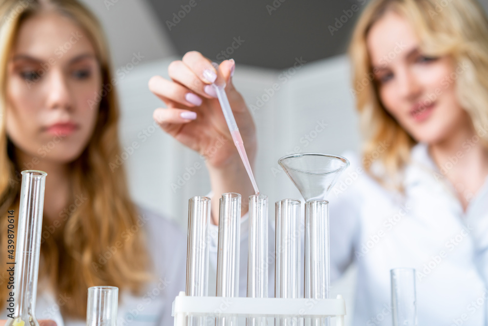 Foto de Team of two happy women chemists is doing research in ...