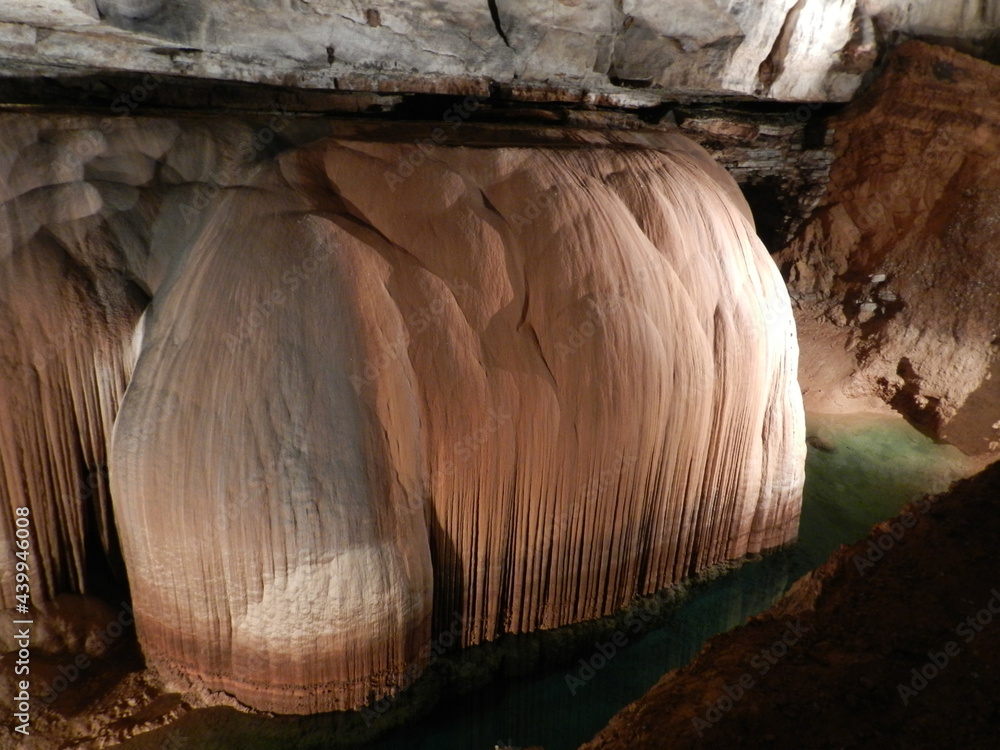 Blanchard Caverns in the Ouachita Mountains of Arkansas. Cave ...