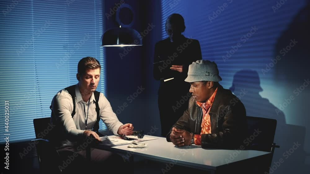 African suspect trying to shoot police detectives in interrogation room ...