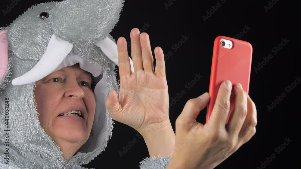 Vidéo Stock Closeup shot of a lady in an elephant costume waving ...