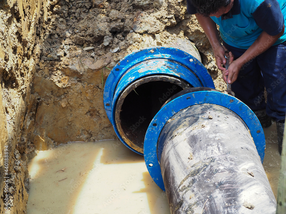 Installation of connectors on 350mm diameter ductile pipe pipes for ...