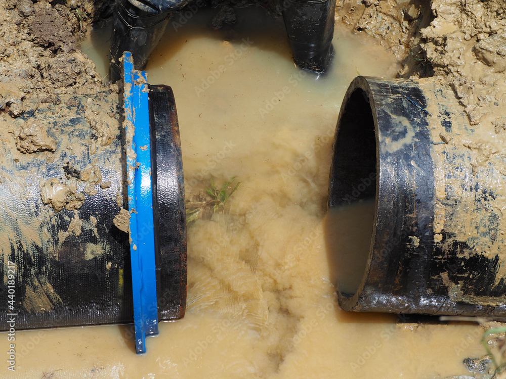 Installation of connectors on 350mm diameter ductile pipe pipes for ...