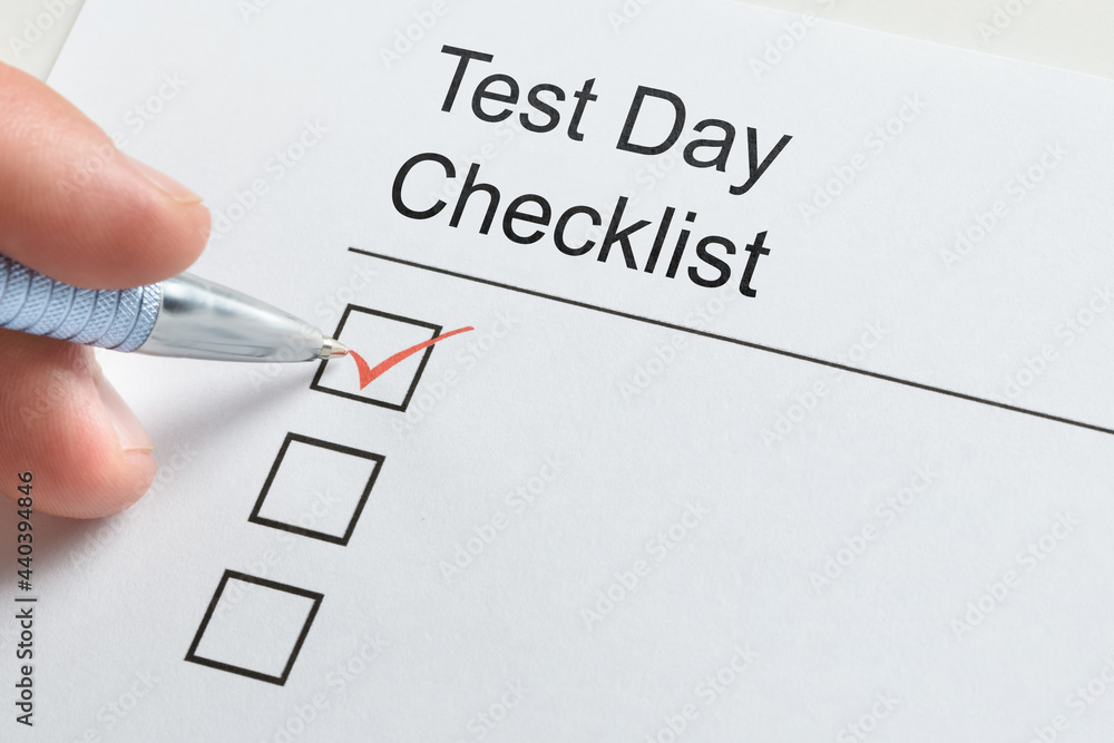 Foto de Person Hand Make Tick On Audit Satisfactory In Audit Checklist ...