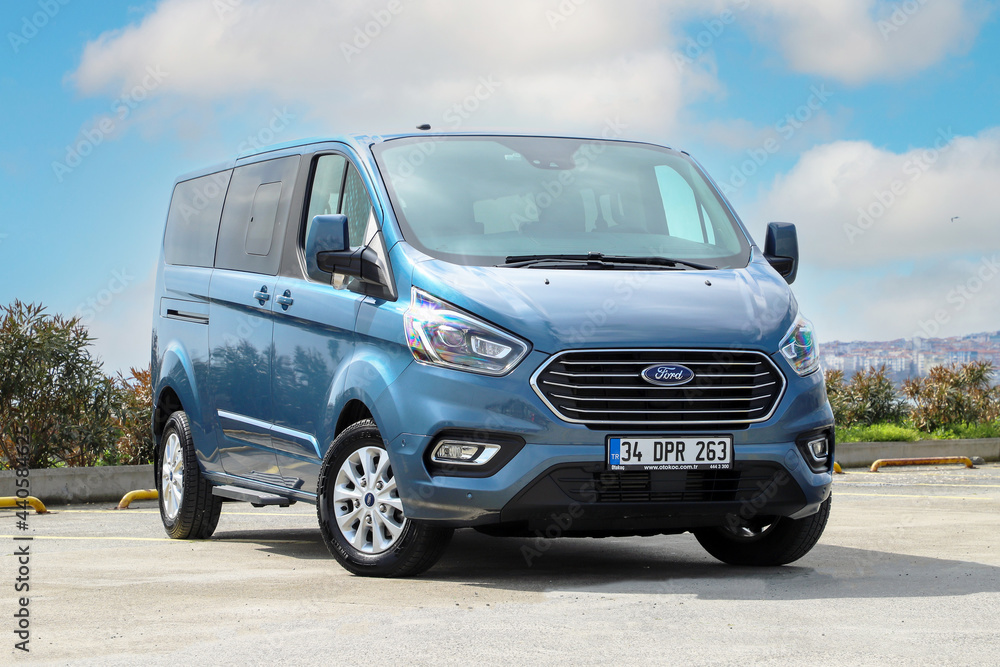 Ford Tourneo Custom Eco Blue Hybrid is a mid-sized, front wheel drive ...