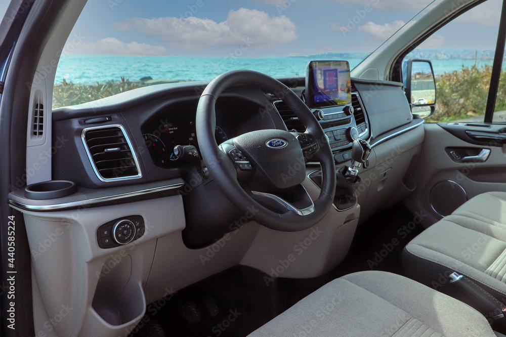 Ford Tourneo Custom Eco Blue Hybrid is a mid-sized, front wheel drive ...