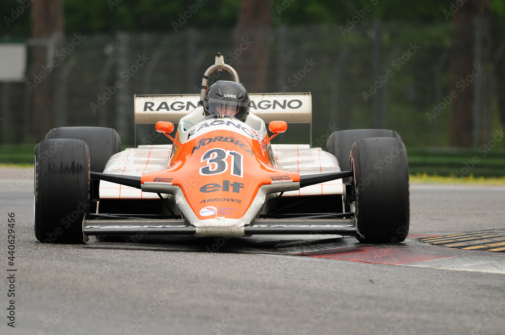 Foto de Imola, 6 June 2012: Unknown run on Classic F1 Car 1982 Arrows ...