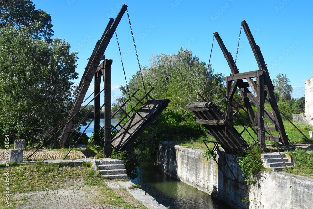 Famous Van Gogh bridge. Le pont de Langlois, dit Pont Van Gogh, Arles ...