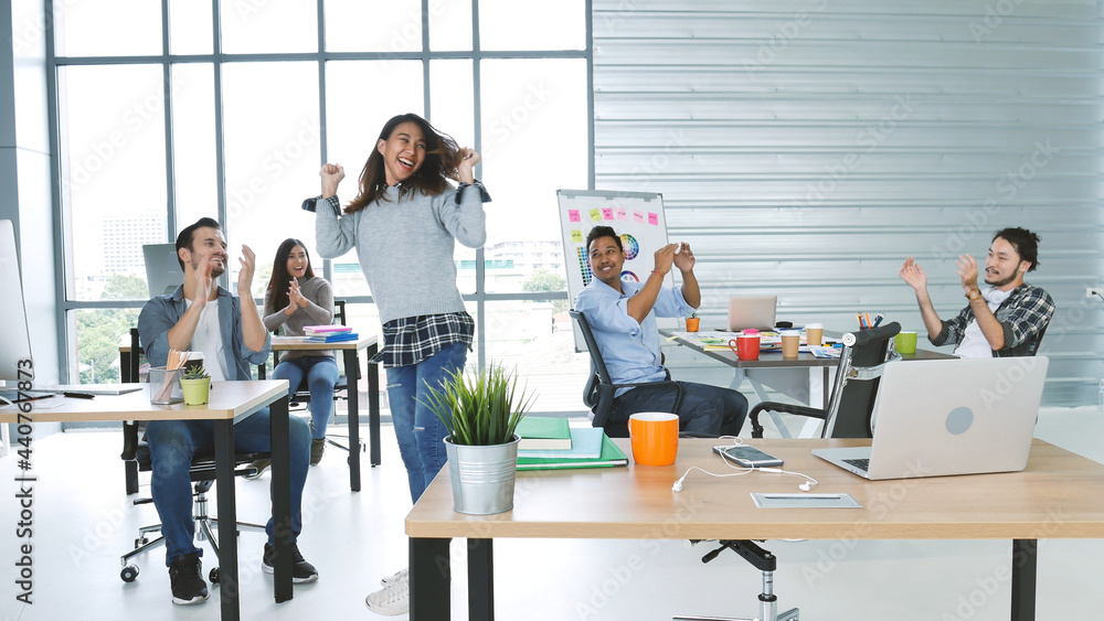 Office teamwork celebration working happiness Happy business people ...