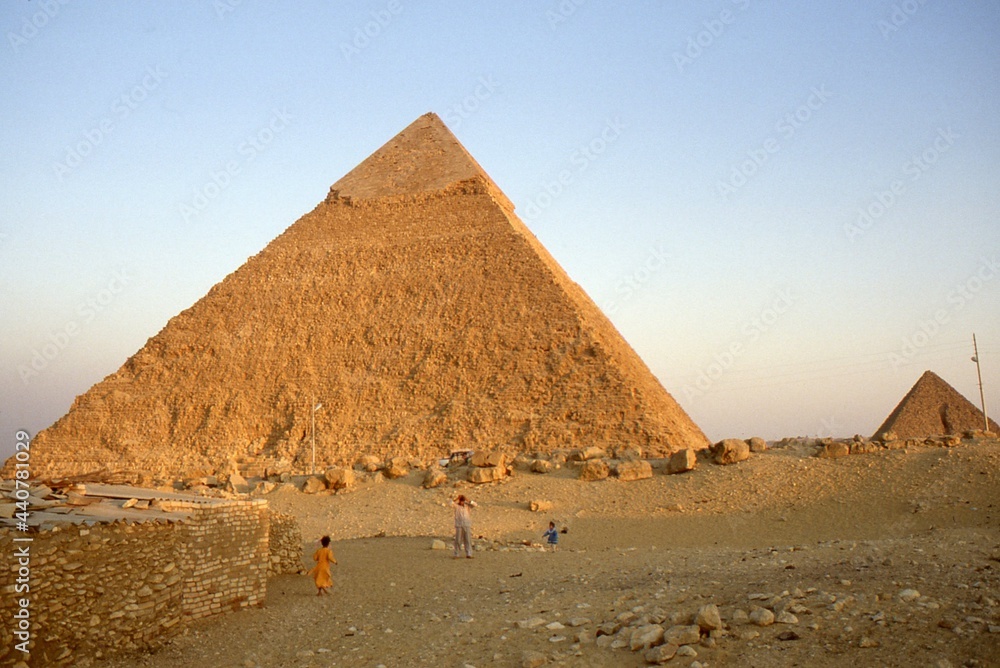 Piramidi della necropoli di Giza: Cheope, Chefren e Micerino Stock ...