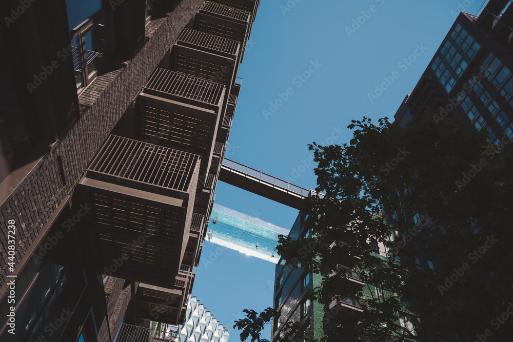 Swimmers enjoy warm weather in the London’s Incredible ‘Floating’ Sky ...