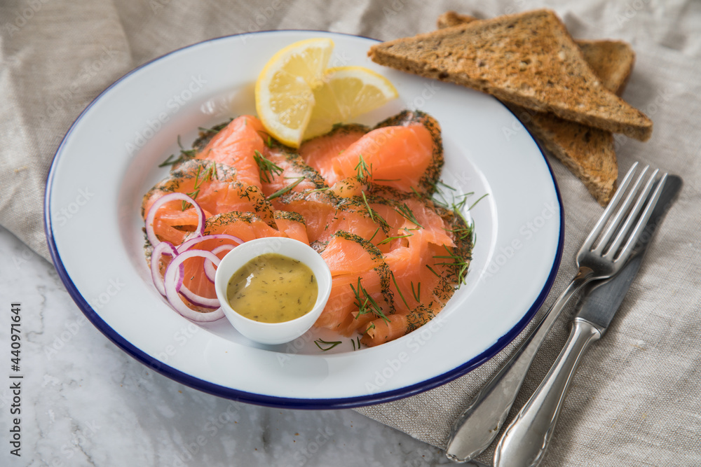 Dill Senf Sauce Lachs