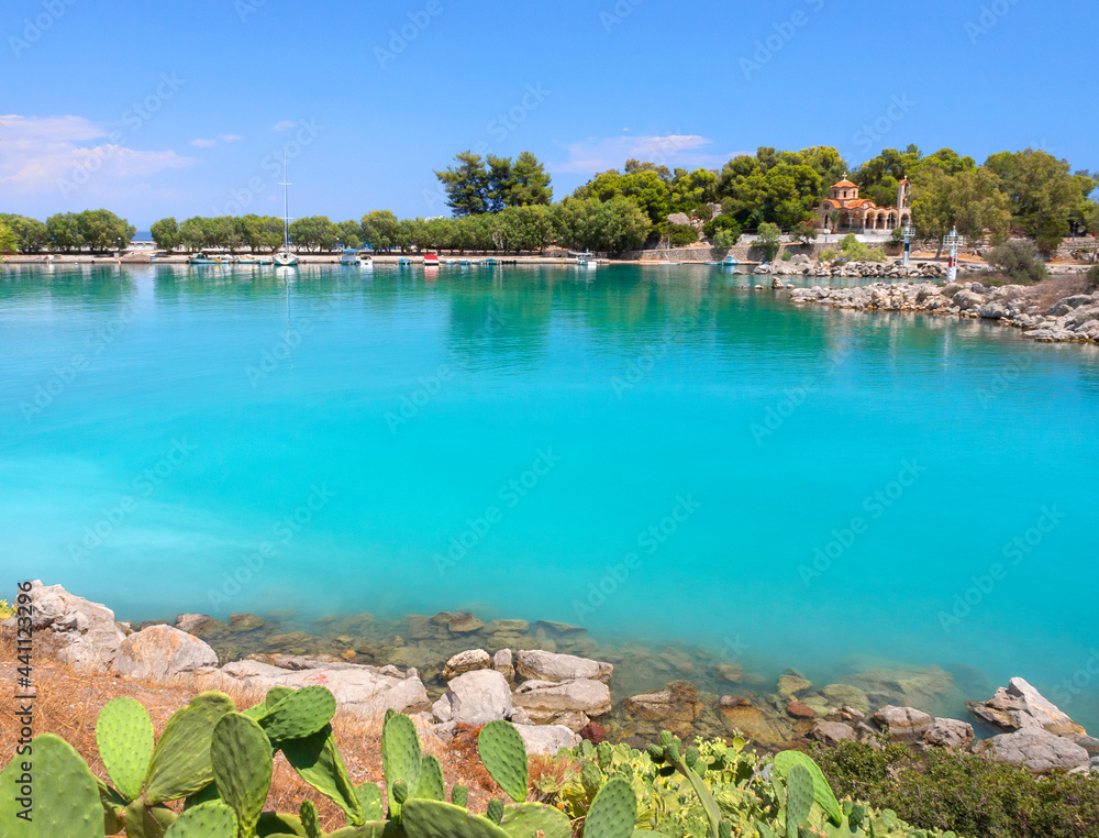 Foto de Bath in the sea with tourists and vacationers at the thermal ...